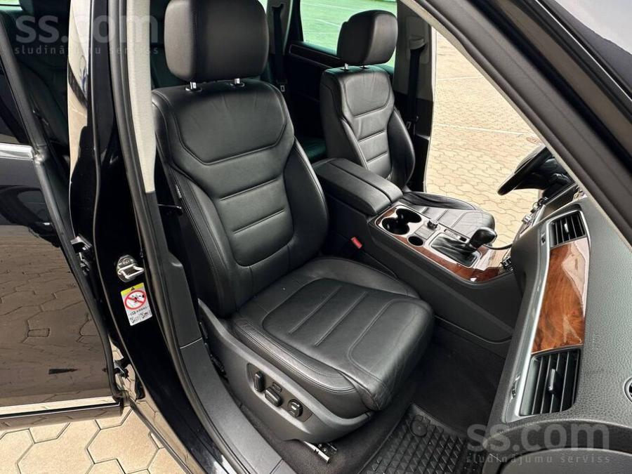 Melns Volkswagen Touareg 2011 Rīga, ar dzinēja tilpumu 3.00 L un nobraukumu 0 tūkst. km par 10900 €, foto 20 vietnē AUTOMOTO.COM.LV