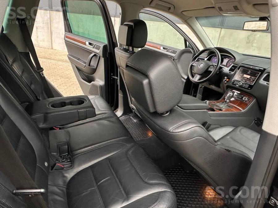 Melns Volkswagen Touareg 2011 Rīga, ar dzinēja tilpumu 3.00 L un nobraukumu 0 tūkst. km par 10900 €, foto 26 vietnē AUTOMOTO.COM.LV