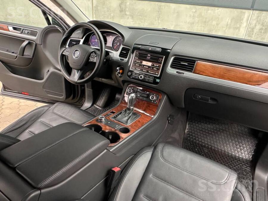 Melns Volkswagen Touareg 2011 Rīga, ar dzinēja tilpumu 3.00 L un nobraukumu 0 tūkst. km par 10900 €, foto 27 vietnē AUTOMOTO.COM.LV