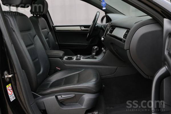 Melns Volkswagen Touareg 2011 Tukums, ar dzinēja tilpumu 3.00 L un nobraukumu 243 tūkst. km par 10990 €, foto 6 vietnē AUTOMOTO.COM.LV
