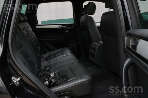 Melns Volkswagen Touareg 2011 Tukums, ar dzinēja tilpumu 3.00 L un nobraukumu 243 tūkst. km par 10990 €, foto 8 vietnē AUTOMOTO.COM.LV