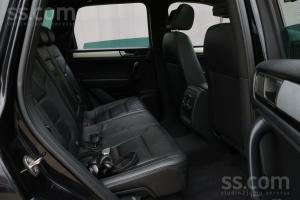 Melns Volkswagen Touareg 2011 Tukums, ar dzinēja tilpumu 3.00 L un nobraukumu 243 tūkst. km par 3550 €, foto 8 vietnē AUTOMOTO.COM.LV
