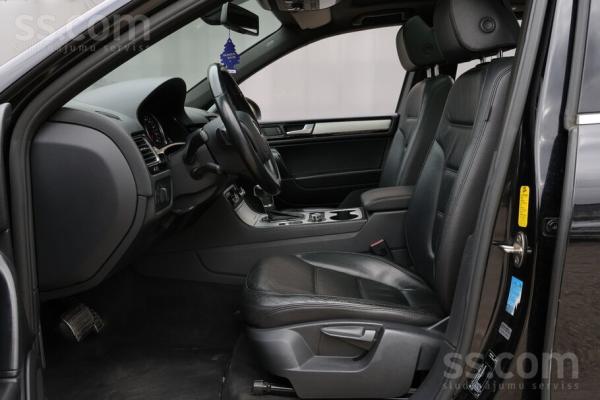 Melns Volkswagen Touareg 2011 Tukums, ar dzinēja tilpumu 3.00 L un nobraukumu 243 tūkst. km par 10990 €, foto 9 vietnē AUTOMOTO.COM.LV