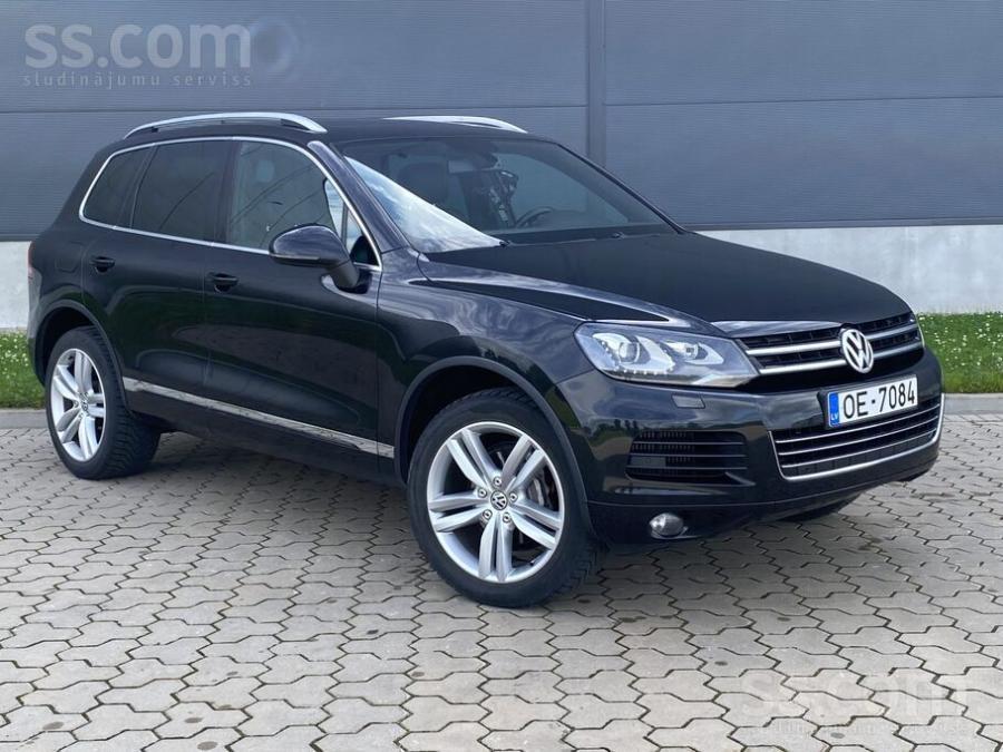 Black Volkswagen Touareg 2011 in Riga, with an engine capacity of 3.00 L and mileage of 218 thousand km for 12990 €, photo 1 on AUTOMOTO.COM.LV