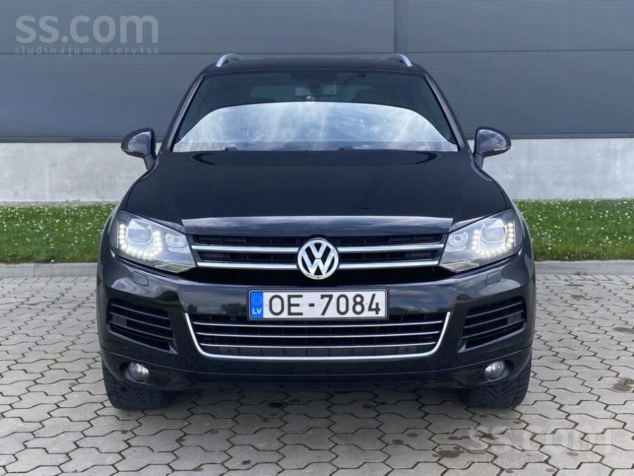 Black Volkswagen Touareg 2011 in Riga, with an engine capacity of 3.00 L and mileage of 218 thousand km for 12990 €, photo 5 on AUTOMOTO.COM.LV