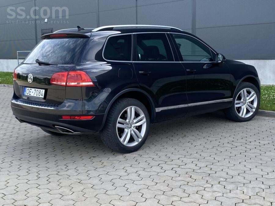 Black Volkswagen Touareg 2011 in Riga, with an engine capacity of 3.00 L and mileage of 218 thousand km for 12990 €, photo 6 on AUTOMOTO.COM.LV