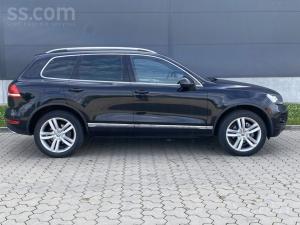 Black Volkswagen Touareg 2011 in Riga, with an engine capacity of 3.00 L and mileage of 218 thousand km for 12990 €, photo 8 on AUTOMOTO.COM.LV