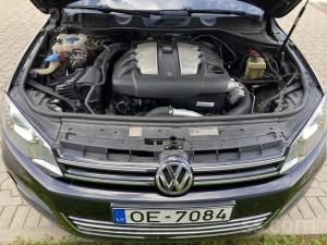 Black Volkswagen Touareg 2011 in Riga, with an engine capacity of 3.00 L and mileage of 218 thousand km for 12990 €, photo 10 on AUTOMOTO.COM.LV