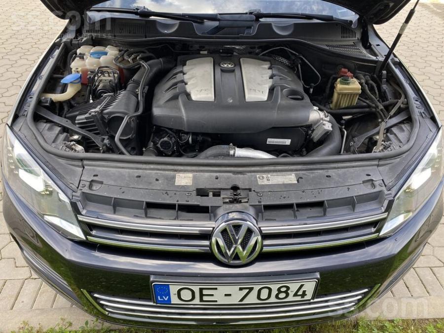 Black Volkswagen Touareg 2011 in Riga, with an engine capacity of 3.00 L and mileage of 218 thousand km for 12990 €, photo 10 on AUTOMOTO.COM.LV