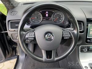 Black Volkswagen Touareg 2011 in Riga, with an engine capacity of 3.00 L and mileage of 218 thousand km for 12990 €, photo 20 on AUTOMOTO.COM.LV