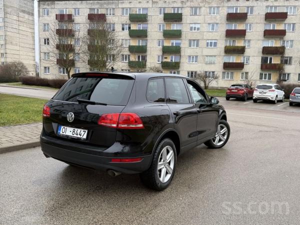 Melns Volkswagen Touareg 2011 Aizkraukle, ar dzinēja tilpumu 3.00 L un nobraukumu 0 tūkst. km par 10370 €, foto 2 vietnē AUTOMOTO.COM.LV