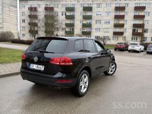 Melns Volkswagen Touareg 2011 Aizkraukle, ar dzinēja tilpumu 3.00 L un nobraukumu 0 tūkst. km par 10370 €, foto 2 vietnē AUTOMOTO.COM.LV