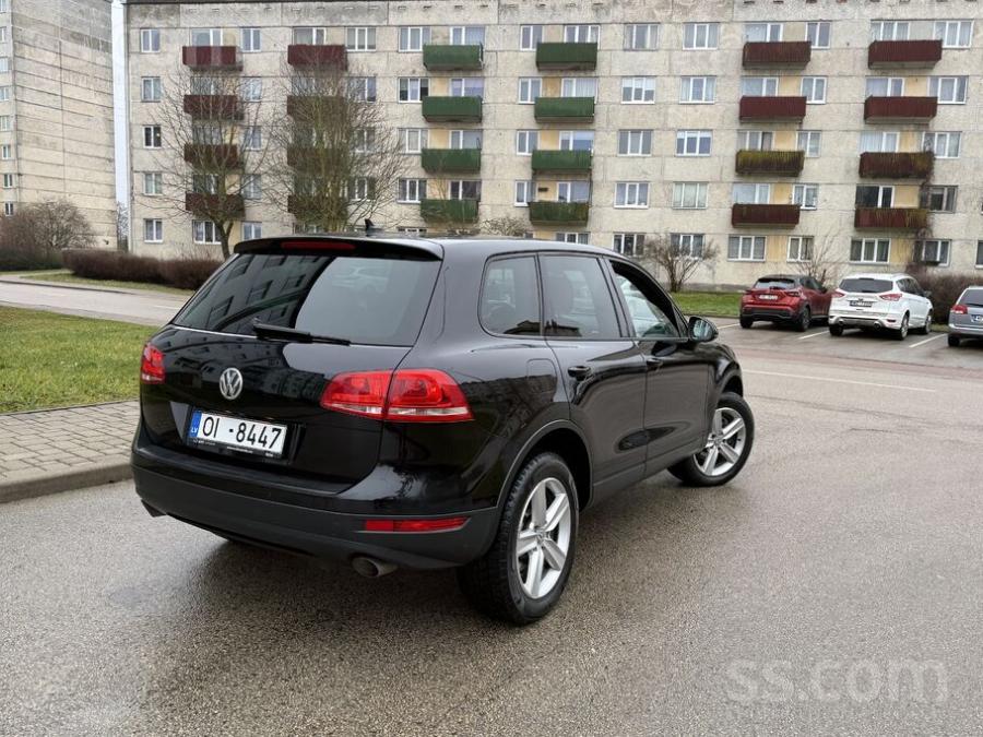 Melns Volkswagen Touareg 2011 Aizkraukle, ar dzinēja tilpumu 3.00 L un nobraukumu 0 tūkst. km par 10370 €, foto 2 vietnē AUTOMOTO.COM.LV