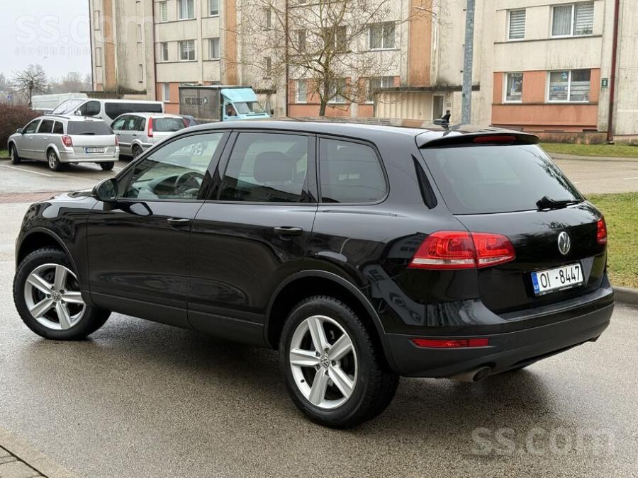 Melns Volkswagen Touareg 2011 Aizkraukle, ar dzinēja tilpumu 3.00 L un nobraukumu 0 tūkst. km par 10370 €, foto 4 vietnē AUTOMOTO.COM.LV
