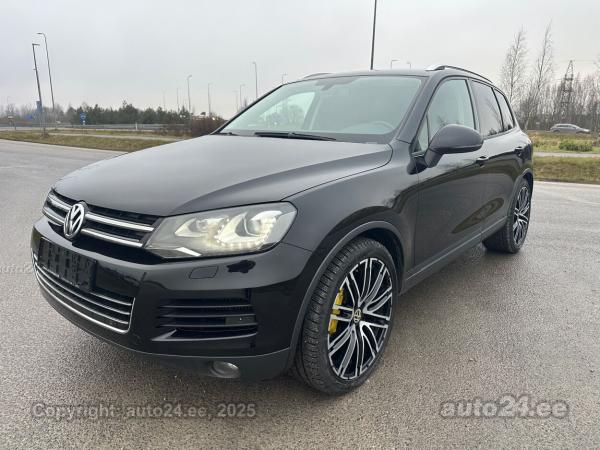 Black Volkswagen Touareg 2011 in Tartu, with an engine capacity of 3.00 L and mileage of 245 thousand km for 10990 €, photo 1 on AUTOMOTO.COM.LV