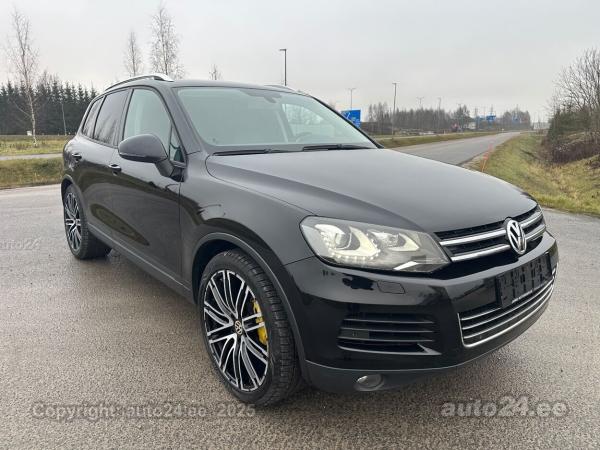 Black Volkswagen Touareg 2011 in Tartu, with an engine capacity of 3.00 L and mileage of 245 thousand km for 10990 €, photo 3 on AUTOMOTO.COM.LV