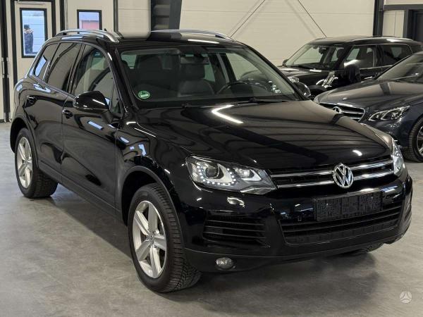 Black Volkswagen Touareg 2011 in Marijampole, with an engine capacity of 2.97 L and mileage of 211 thousand km for 11999 €, photo 8 on AUTOMOTO.COM.LV