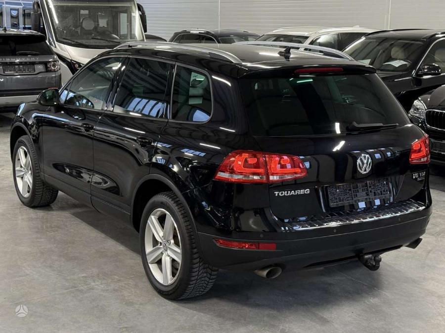 Black Volkswagen Touareg 2011 in Marijampole, with an engine capacity of 2.97 L and mileage of 211 thousand km for 11999 €, photo 10 on AUTOMOTO.COM.LV
