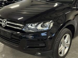 Black Volkswagen Touareg 2011 in Marijampole, with an engine capacity of 2.97 L and mileage of 211 thousand km for 11999 €, photo 30 on AUTOMOTO.COM.LV