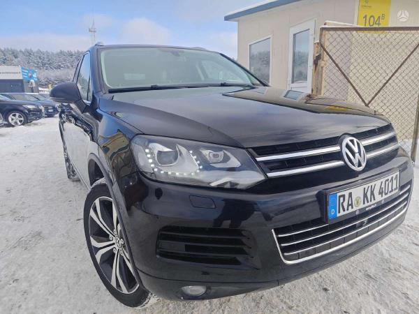 Black Volkswagen Touareg 2011 in Vilnius, with an engine capacity of 2.97 L and mileage of 240 thousand km for 10990 €, photo 1 on AUTOMOTO.COM.LV