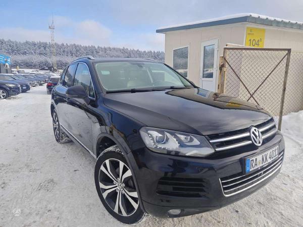 Black Volkswagen Touareg 2011 in Vilnius, with an engine capacity of 2.97 L and mileage of 240 thousand km for 10990 €, photo 3 on AUTOMOTO.COM.LV
