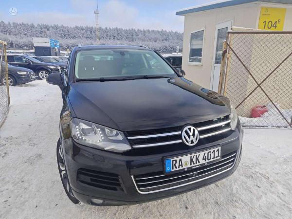 Black Volkswagen Touareg 2011 in Vilnius, with an engine capacity of 2.97 L and mileage of 240 thousand km for 10990 €, photo 4 on AUTOMOTO.COM.LV