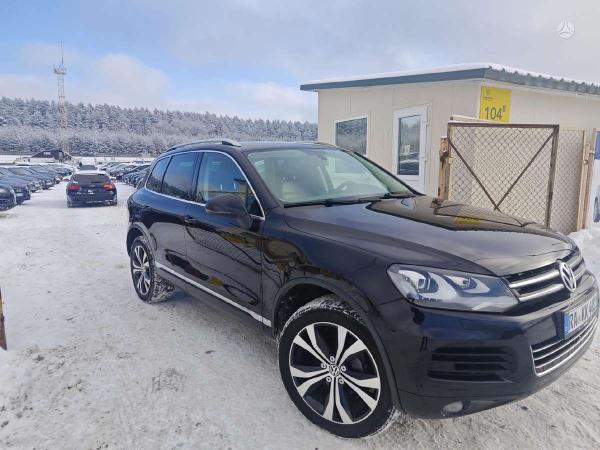 Black Volkswagen Touareg 2011 in Vilnius, with an engine capacity of 2.97 L and mileage of 240 thousand km for 10990 €, photo 6 on AUTOMOTO.COM.LV
