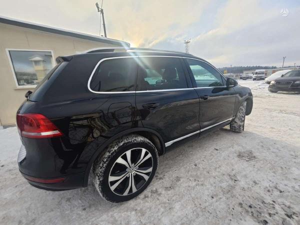 Black Volkswagen Touareg 2011 in Vilnius, with an engine capacity of 2.97 L and mileage of 240 thousand km for 10990 €, photo 8 on AUTOMOTO.COM.LV