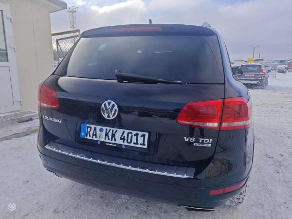 Black Volkswagen Touareg 2011 in Vilnius, with an engine capacity of 2.97 L and mileage of 240 thousand km for 10990 €, photo 9 on AUTOMOTO.COM.LV