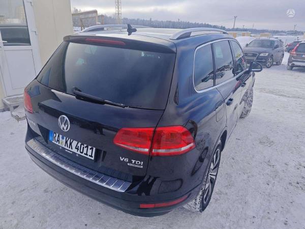 Black Volkswagen Touareg 2011 in Vilnius, with an engine capacity of 2.97 L and mileage of 240 thousand km for 10990 €, photo 10 on AUTOMOTO.COM.LV