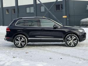 Black Volkswagen Touareg 2011 in Jonava, with an engine capacity of 4.13 L and mileage of 285 thousand km for 12350 €, photo 11 on AUTOMOTO.COM.LV