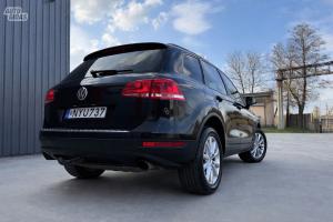 Black Volkswagen Touareg 2011 in Vilnius, with an engine capacity of 3.00 L and mileage of 438 thousand km for 9500 €, photo 4 on AUTOMOTO.COM.LV