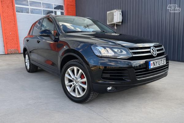 Black Volkswagen Touareg 2011 in Vilnius, with an engine capacity of 3.00 L and mileage of 438 thousand km for 9500 €, photo 4 on AUTOMOTO.COM.LV