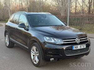 Black Volkswagen Touareg 2011 in Riga, with an engine capacity of 3.00 L and mileage of 257 thousand km for 10990 €, photo 3 on AUTOMOTO.COM.LV