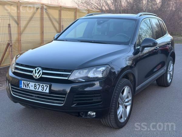 Black Volkswagen Touareg 2011 in Riga, with an engine capacity of 3.00 L and mileage of 257 thousand km for 10990 €, photo 3 on AUTOMOTO.COM.LV