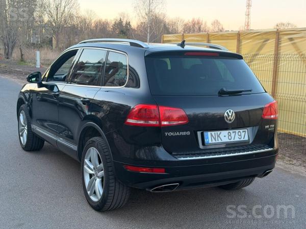 Black Volkswagen Touareg 2011 in Riga, with an engine capacity of 3.00 L and mileage of 257 thousand km for 10990 €, photo 7 on AUTOMOTO.COM.LV