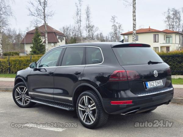 Melns Volkswagen Touareg 2011 Tallina, ar dzinēja tilpumu 3.00 L un nobraukumu 276 tūkst. km par 7990 €, foto 4 vietnē AUTOMOTO.COM.LV