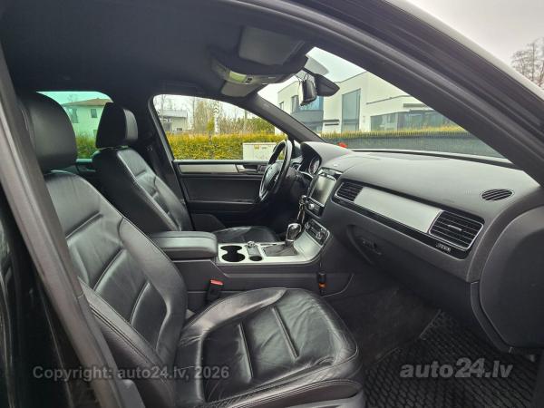 Melns Volkswagen Touareg 2011 Tallina, ar dzinēja tilpumu 3.00 L un nobraukumu 276 tūkst. km par 7990 €, foto 9 vietnē AUTOMOTO.COM.LV