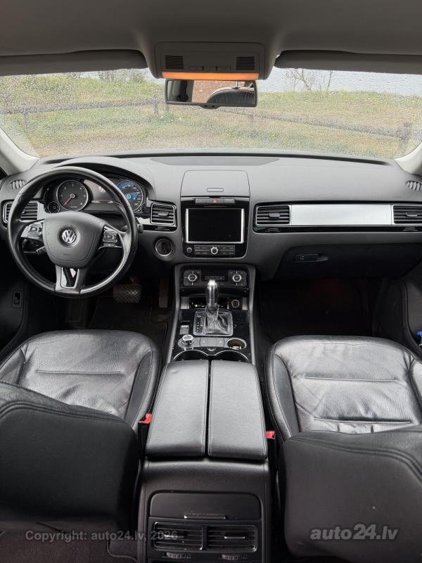 Melns Volkswagen Touareg 2011 Tallina, ar dzinēja tilpumu 3.00 L un nobraukumu 357 tūkst. km par 6500 €, foto 5 vietnē AUTOMOTO.COM.LV