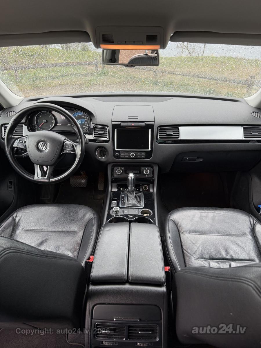 Black Volkswagen Touareg 2011 in Tallinn, with an engine capacity of 3.00 L and mileage of 357 thousand km for 6500 €, photo 6 on AUTOMOTO.COM.LV