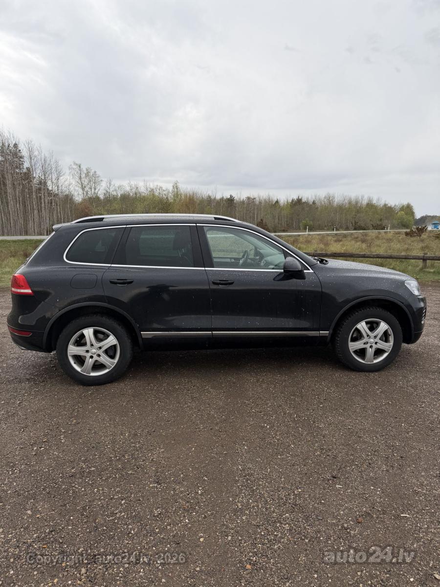 Black Volkswagen Touareg 2011 in Tallinn, with an engine capacity of 3.00 L and mileage of 357 thousand km for 6500 €, photo 9 on AUTOMOTO.COM.LV