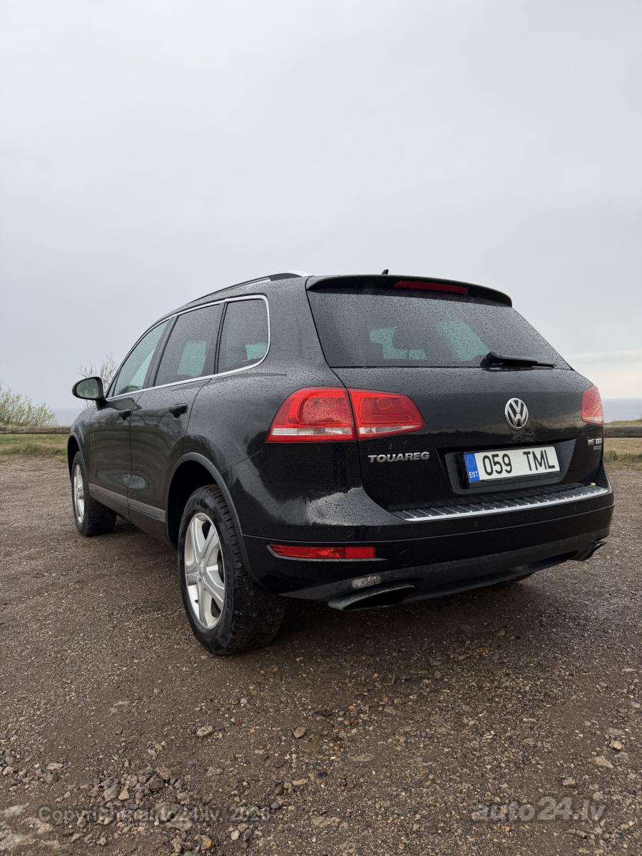 Black Volkswagen Touareg 2011 in Tallinn, with an engine capacity of 3.00 L and mileage of 357 thousand km for 6500 €, photo 11 on AUTOMOTO.COM.LV