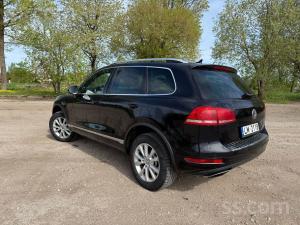 Melns Volkswagen Touareg 2011 Saldus, ar dzinēja tilpumu 3.00 L un nobraukumu 285 tūkst. km par 10500 €, foto 4 vietnē AUTOMOTO.COM.LV