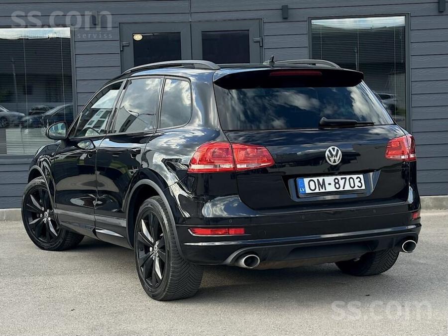 Melns Volkswagen Touareg 2011 Jelgava, ar dzinēja tilpumu 3.00 L un nobraukumu 325 tūkst. km par 12600 €, foto 3 vietnē AUTOMOTO.COM.LV