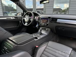Melns Volkswagen Touareg 2011 Jelgava, ar dzinēja tilpumu 3.00 L un nobraukumu 325 tūkst. km par 12600 €, foto 6 vietnē AUTOMOTO.COM.LV
