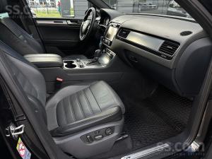 Melns Volkswagen Touareg 2011 Jelgava, ar dzinēja tilpumu 3.00 L un nobraukumu 325 tūkst. km par 12600 €, foto 7 vietnē AUTOMOTO.COM.LV