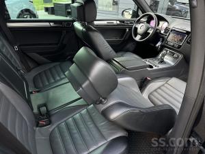 Melns Volkswagen Touareg 2011 Jelgava, ar dzinēja tilpumu 3.00 L un nobraukumu 325 tūkst. km par 12600 €, foto 10 vietnē AUTOMOTO.COM.LV