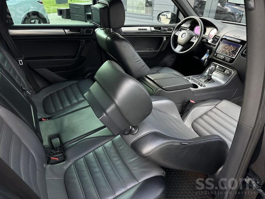 Melns Volkswagen Touareg 2011 Jelgava, ar dzinēja tilpumu 3.00 L un nobraukumu 325 tūkst. km par 12600 €, foto 10 vietnē AUTOMOTO.COM.LV