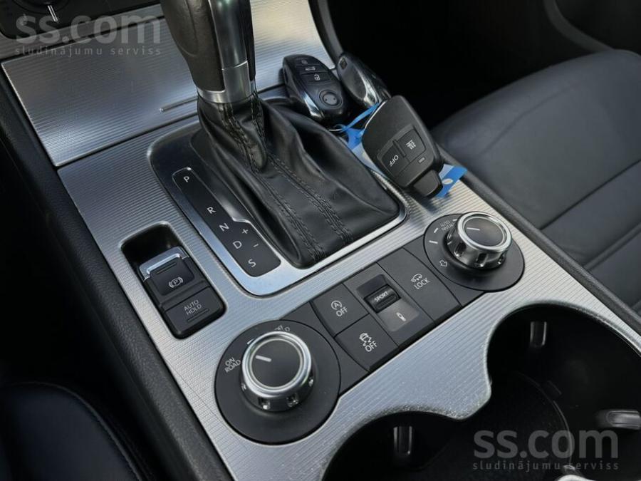 Melns Volkswagen Touareg 2011 Jelgava, ar dzinēja tilpumu 3.00 L un nobraukumu 325 tūkst. km par 12600 €, foto 14 vietnē AUTOMOTO.COM.LV