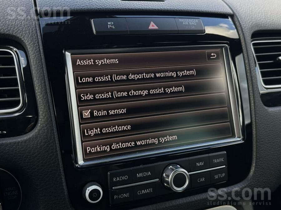 Melns Volkswagen Touareg 2011 Jelgava, ar dzinēja tilpumu 3.00 L un nobraukumu 325 tūkst. km par 12600 €, foto 18 vietnē AUTOMOTO.COM.LV